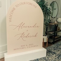 Round Wedding Welcome Sign Wedding Sign Neutral Wedding - Etsy