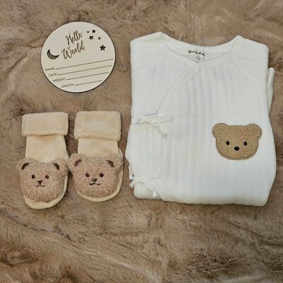 Baby Gift Set of 4 tassel Bear Muslin Blanket, Bear Socks, Pom Pom Hat ...