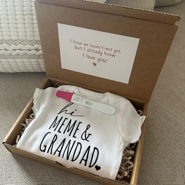 Pregnancy Announcement Box: Hi Grandma and Grandpa, Hi Daddy, Etc ...