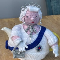 Queen Elizabeth II Tea Cosy Knitting Pattern - Etsy Canada