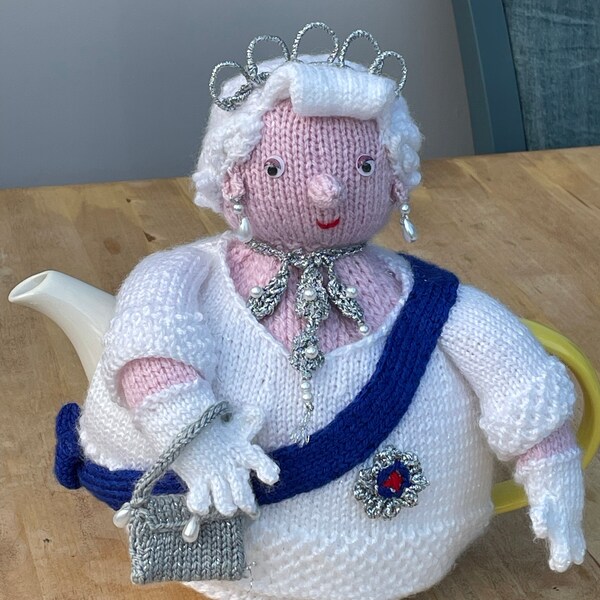 Queen Elizabeth II Tea Cosy Knitting Pattern - Etsy