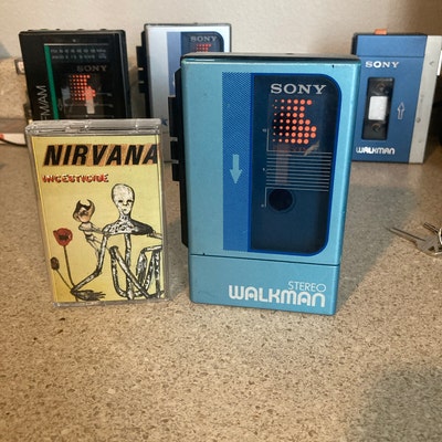 Sony DNE900 ATRAC/MP3 Walkman Personal Portable CD Player Silver D ...