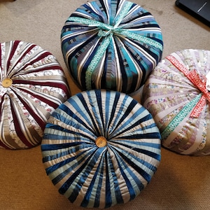 18" X 10" Tuffet Full Colour Instructions Pattern and Materials List ...