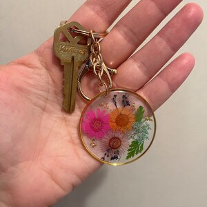Handmade Real Dried Flower Resin Aesthetic Keychains Party Favors ...
