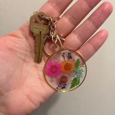 Handmade Real Dried Flower Resin Aesthetic Keychains Party Favors ...