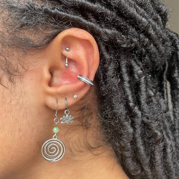 ASTM F136 Titanium Conch Hoop, Triple Stack Two Smooth With Single Gems ...