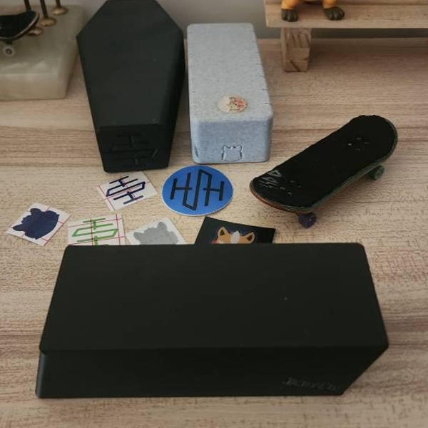 Mini Fingerboard Stand! for Vertical and Horizontal Display - 1 Stand ...