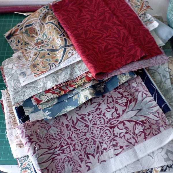 Galaxy Hoffman Bali Batiks Fabric Art Deco Print in Black and Gold, Fat ...