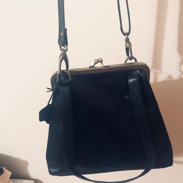 Medium Clip Bag Black Leather Clasp Bag , Clasp Lock Shoulder or Cross ...