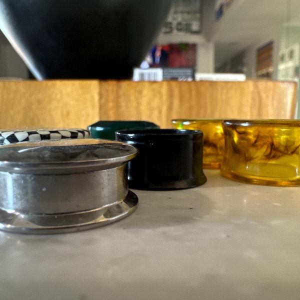 Plugs Tunnel[amber Color]-plugs Custom/plugs Smoke/plugs Resin - Etsy