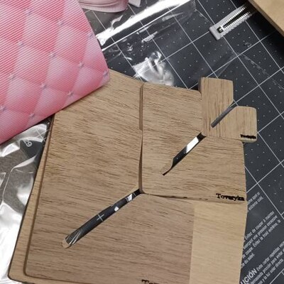 Pigtail Display. Head Stand Girl Puff Pigtail Silhouette. Showcase ...