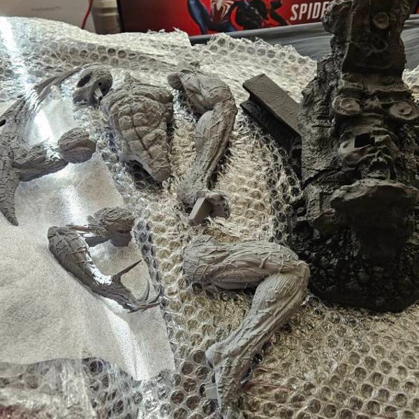 Predator Naru and Her PREY 3d Printed Custom Collectible Statue 1/6 - Etsy