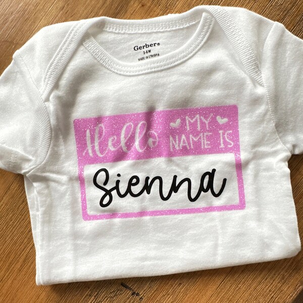 Hello My Name is / Name Tag Onesie / Coming Home Outfit / Newborn Baby ...