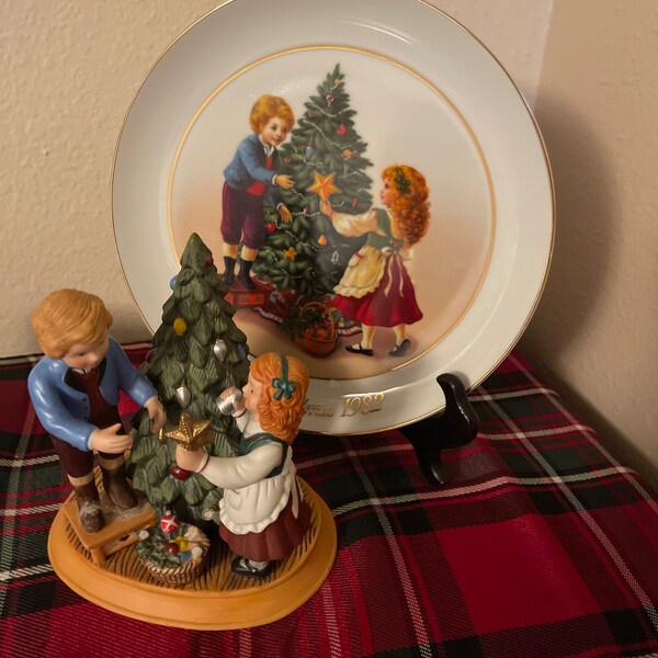 SET/3 Santa Tins, Square Graduating Tins, Santa in Toy Workshop, Santa ...