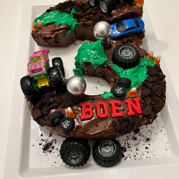 Fondant Tire Cake Decorations, Wheels, Hubcaps, Edible Tires for Cake ...