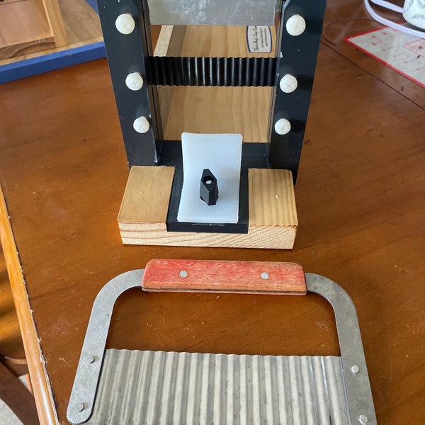 Uncle Andy's Soap Cutter - Wavy Blade (crinkle Cut) Soap Loaf Cutter ...