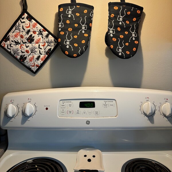 Halloween Quilted Pot Holder, Witchy Pot Holder, Spooky Pot Holder ...