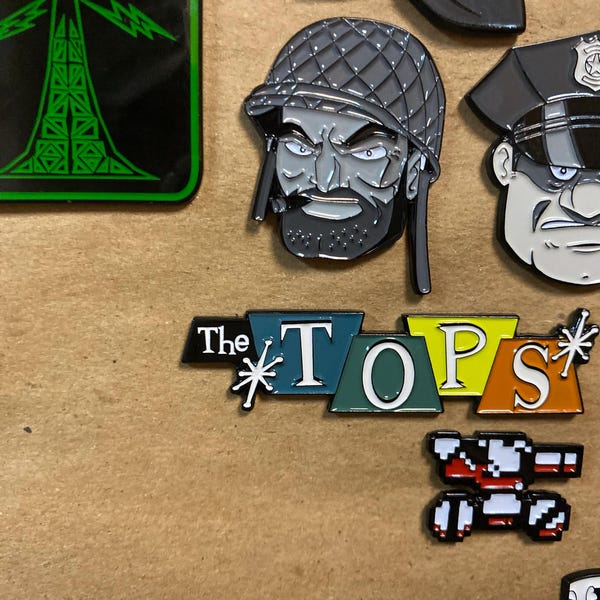 Fallout Enamel Pins - Fallout 2 3 4 New Vegas Shelter 76 - the Topps ...