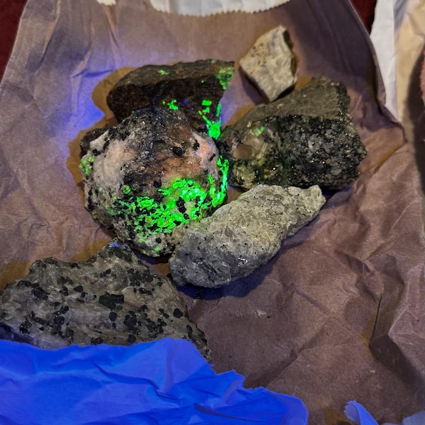 Rare Combo! UV Fluorescent Green Willemite Barite & Minor Hardystonite ...