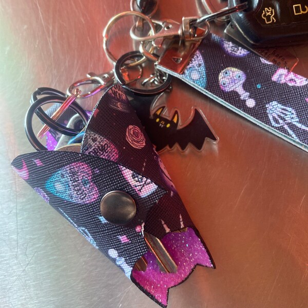 Bat Keychain, Halloween Key Fob, Bat Wing Accessory, Key Keeper, Spooky ...