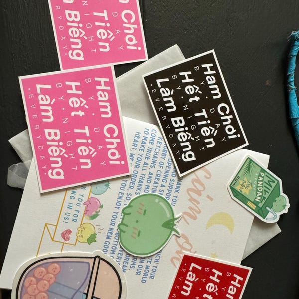 Ham Choi Het Tien Lam Bieng | Vietnamese Motto Sticker | Red ...