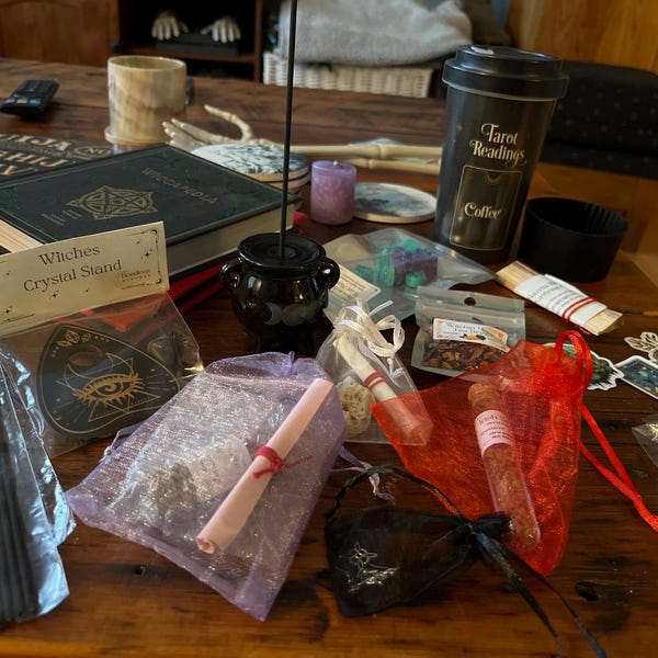 Moon Magick Witches Altar Tin, Witchcraft Kit for Manifestation ...