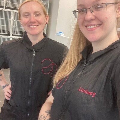 Salon/ Barber Jacket With Custom Name Or/ Logo Embroidery Salon Stylist ...