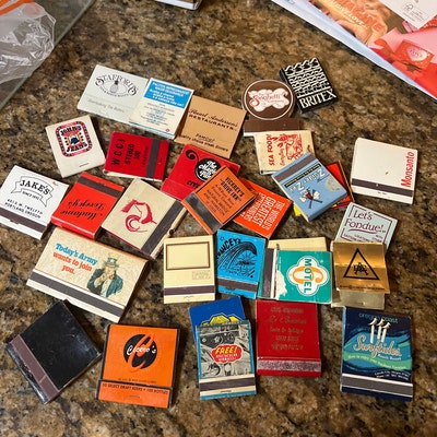 LOT OF 30 MATCHBOOKS From the 40s to 90s / Vintage Matches Matchbook ...