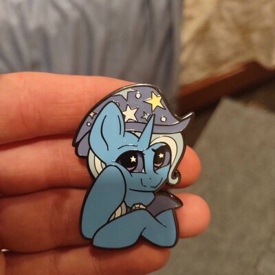 Izzy Moonbow 2 Glitter Enamel Pin My Little Pony : A New Generation ...