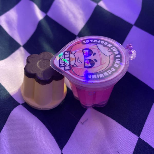 SPLATOON || Holographic Heart Badge - Etsy