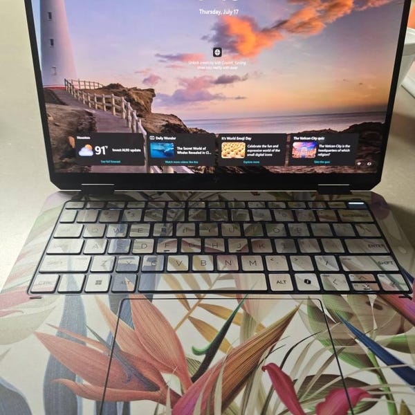 Hp Laptop Skin, Simple White Aesthetic Flower Design Personalized Vinyl ...