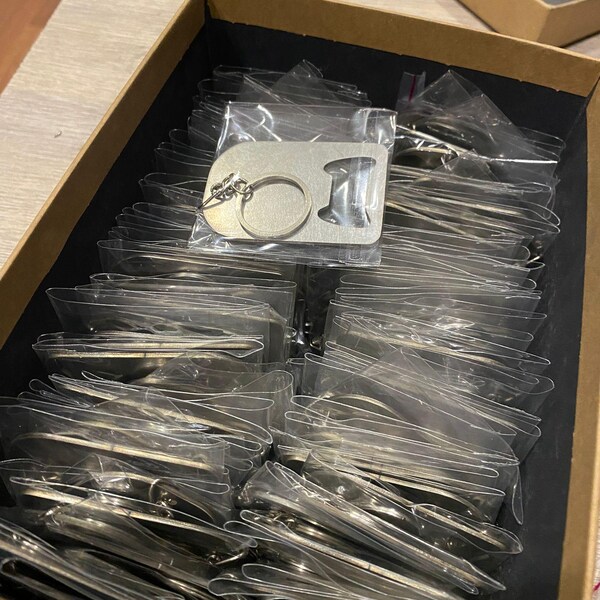 Personalized Keychains Custom Logo Keychains, Team Gifts, Wedding ...