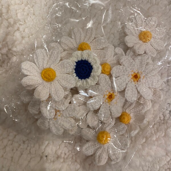 Mini Daisy Crochet Flower Set of 25, Handmade Crochet Flowers for Your ...