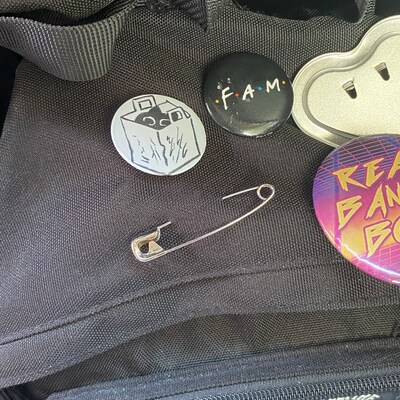 Cat in Bag Pin 1.5 In// Cat Pin/ Cute Cat Pin/ Kitty Pin/ Black Cat Pin ...