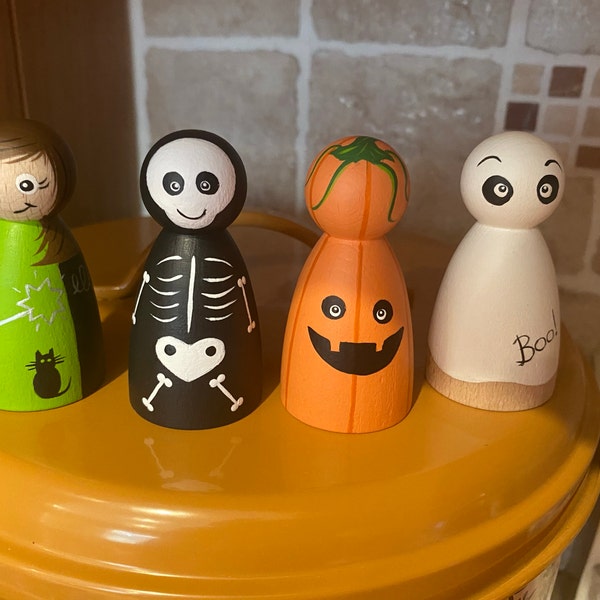 Halloween Peg Dolls. Hand Painted Wooden Peg Dolls, Includes Pumpkin ...