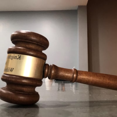 Personalized Wood Gavel With Engraved Gold Band Wooden Judge's Gavel ...