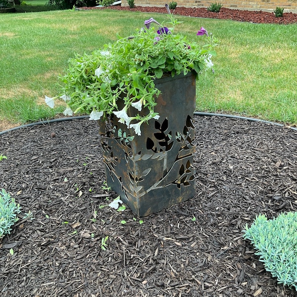 Tree Garden Column, Well Cover, Metal Yard Art, Outdoor Lantern - Etsy