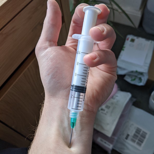 Retractable Stunt Syringe - Realistic Film Prop for Medical Scenes ...