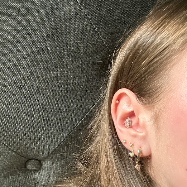 16G Gold CZ Tragus Stud – Internally Threaded Cartilage Earring - Etsy