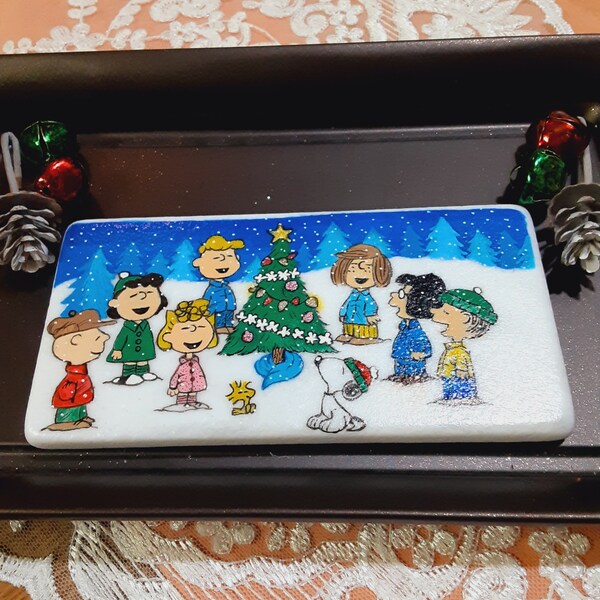 Charlie Brown, Snoopy and Peanuts Gang Singing Around the Christmas ...