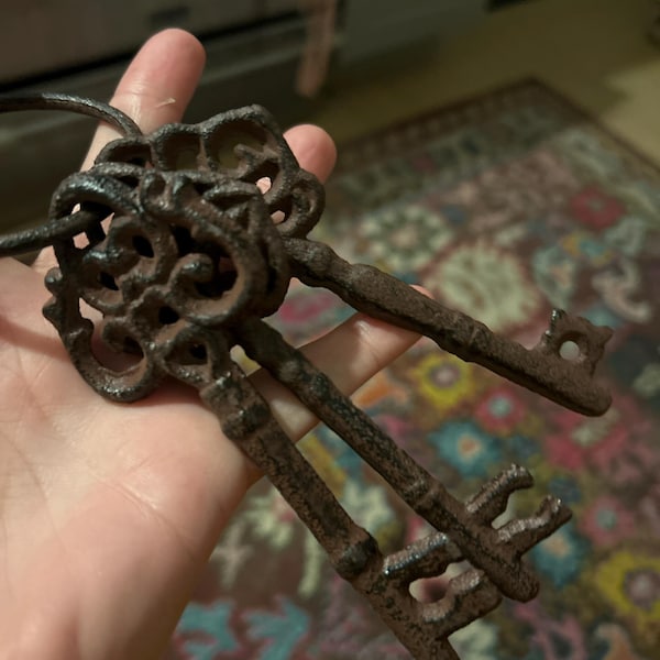 Vintage Cast Iron Keys Set Home Decor Piece - Etsy