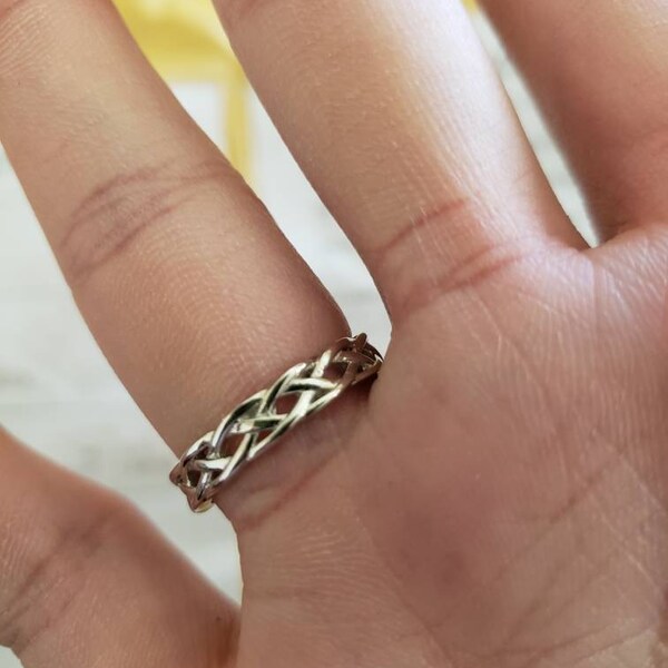 Celtic Eternity Knot Ring | Irish Ring | Platinum Coated 925 Sterling Silver | Celtic Engagement ...