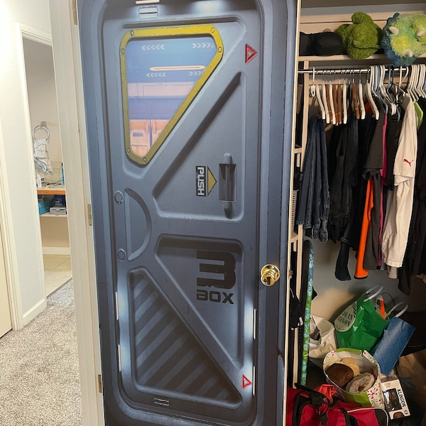 Sci Fi Door Mural - Armoured Bunker, Starship Airlock, Gateway. Decal ...