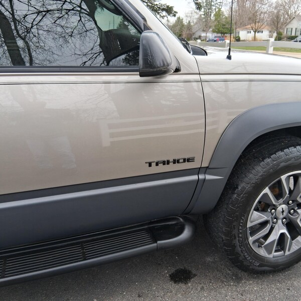 2021+ Chevy Tahoe Redline Front Side Door Vehicle Nameplate Emblem ...