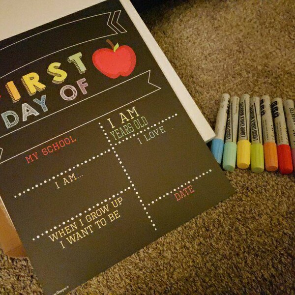 2-in-1 Reusable Back to School Sign, First & Last Day of School Sign ...