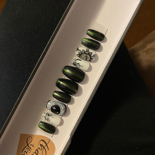 Cute Halloween Ghost Press on Nails * Flowers * Glossy * - Etsy