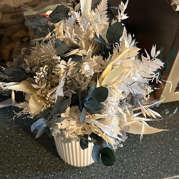 Bouquet SAINT-FLORENT Hydrangea and Eucalyptus Dusty Blue and White ...