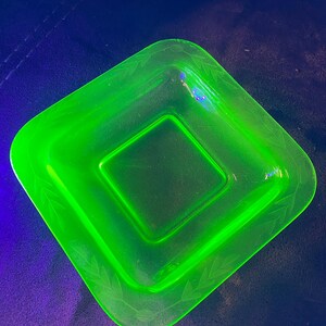 Mini Uranium Burmese Glass Multicolor Swirl Hemingway Insulator Glows ...
