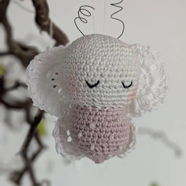 Delphine and Daphné, the Little Octopus Babies With Their Shark-blankie ...