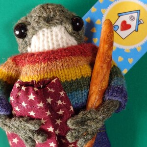 Knitted Frog and Toad 9cm. Made to Order - Etsy